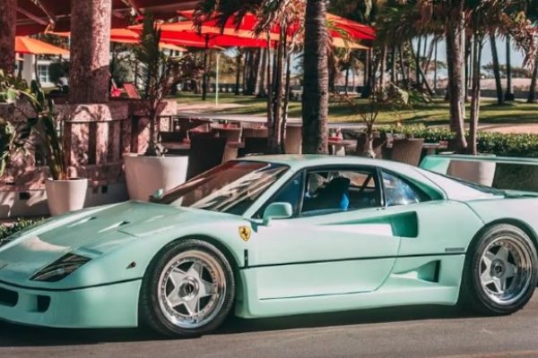 Se subasta la única Ferrari F40 color verde menta que existe en el ...